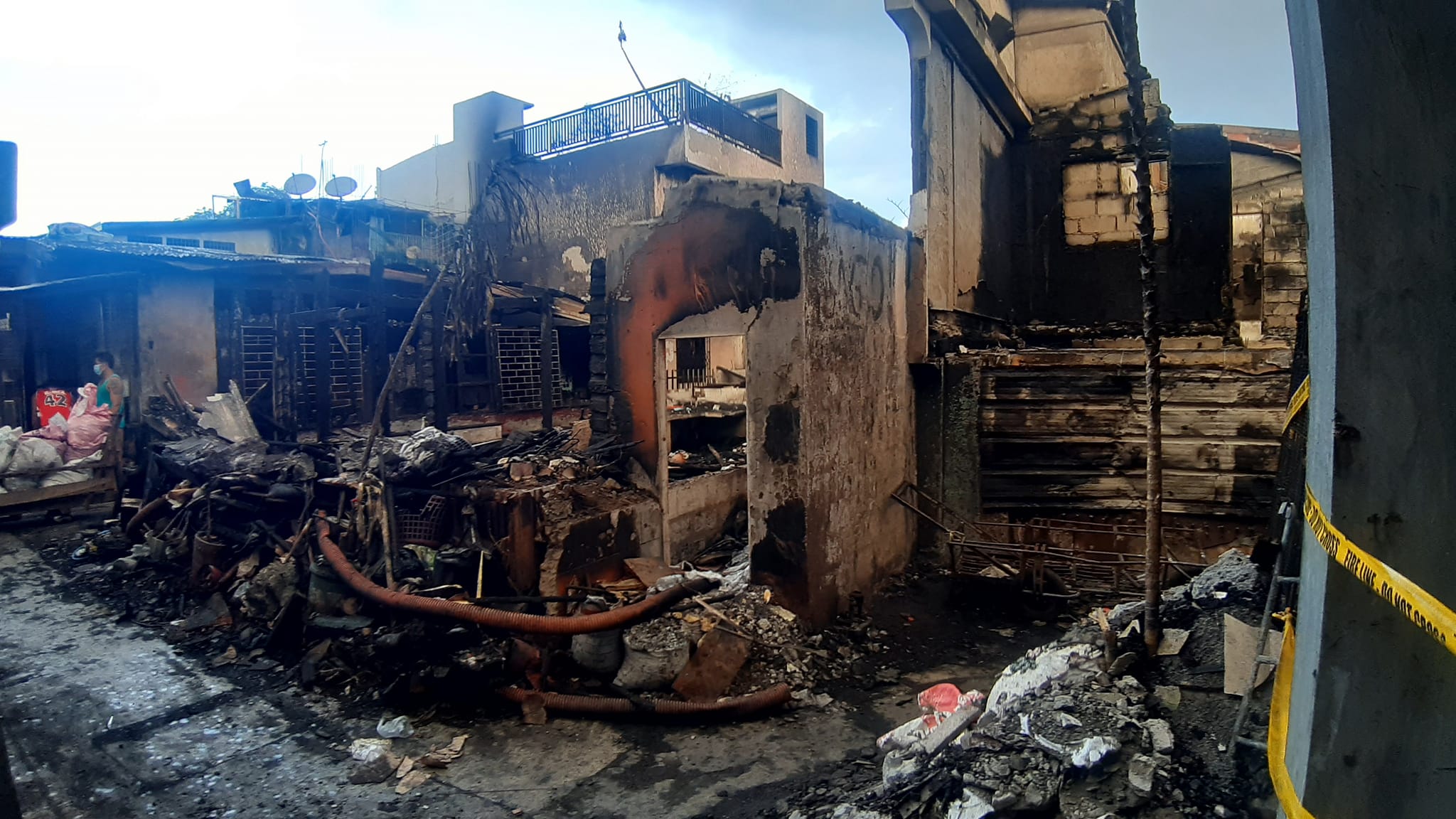 Emergency aid for survivors of fire in Quezon City, Philippines ...