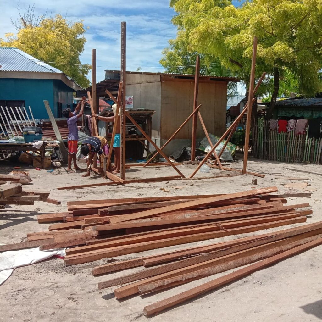 Rebuilding a community on Gilutongan Island, in the Philippines ...