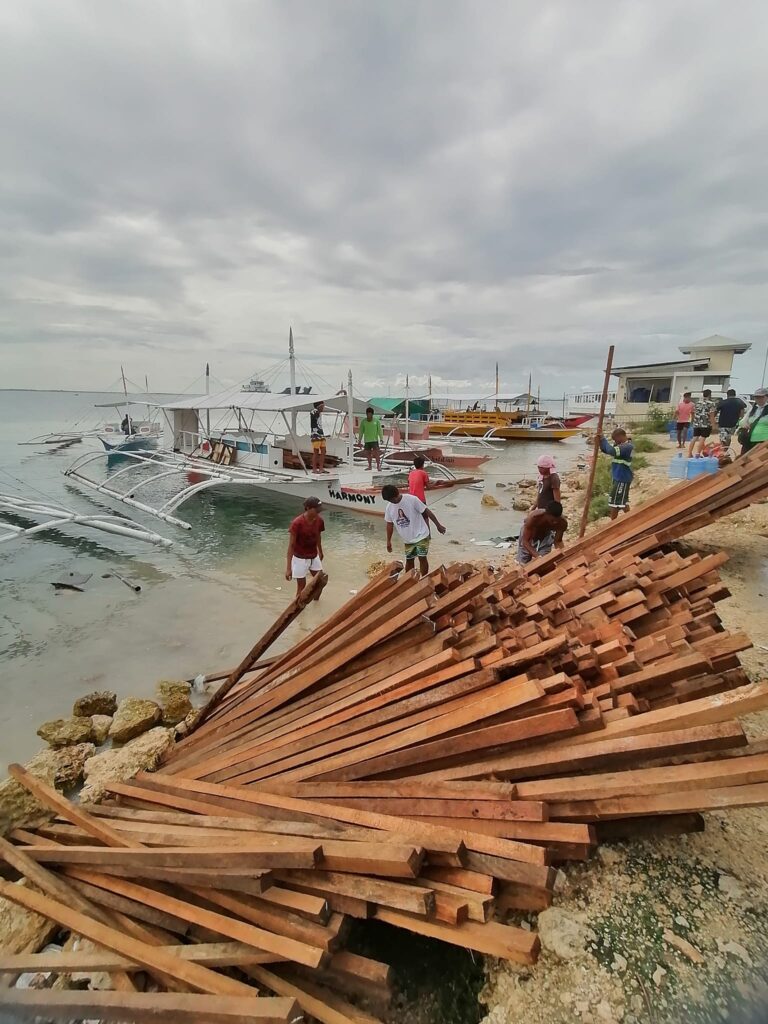 Rebuilding a community on Gilutongan Island, in the Philippines ...