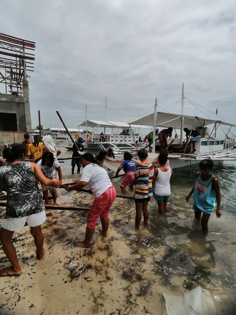Rebuilding a community on Gilutongan Island, in the Philippines ...